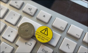 Logitech K750 keyboard: Battery Replacement